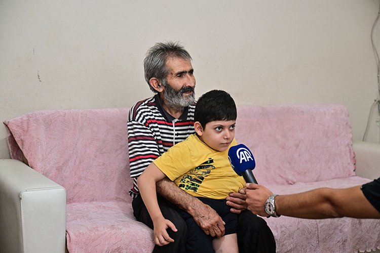 Dede Temir Demir'in Tek İsteği Torununun Tedavi Edilmesi - SES15